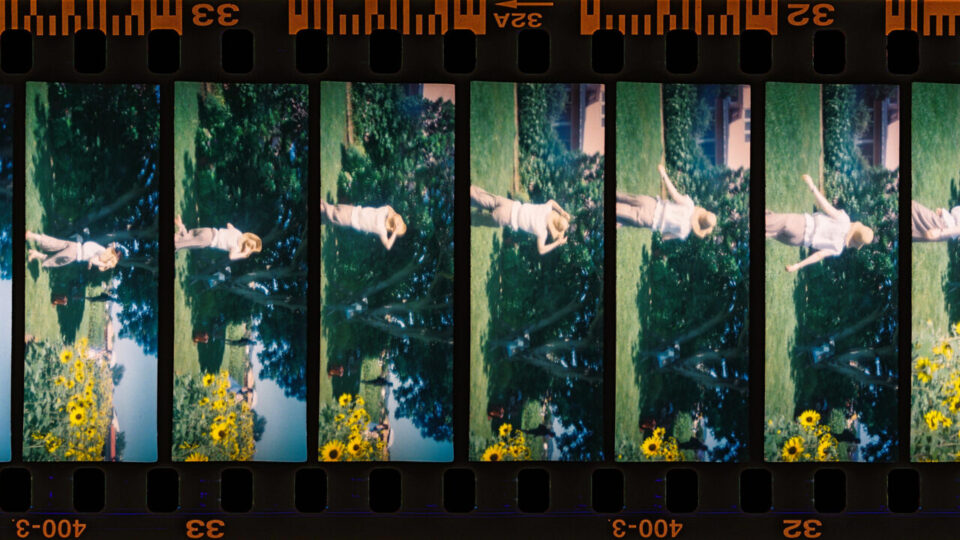 【作例あり】lomographyのフィルムカメラaction samplerとLOMOKINOの使い方Penful｜ペンフル
