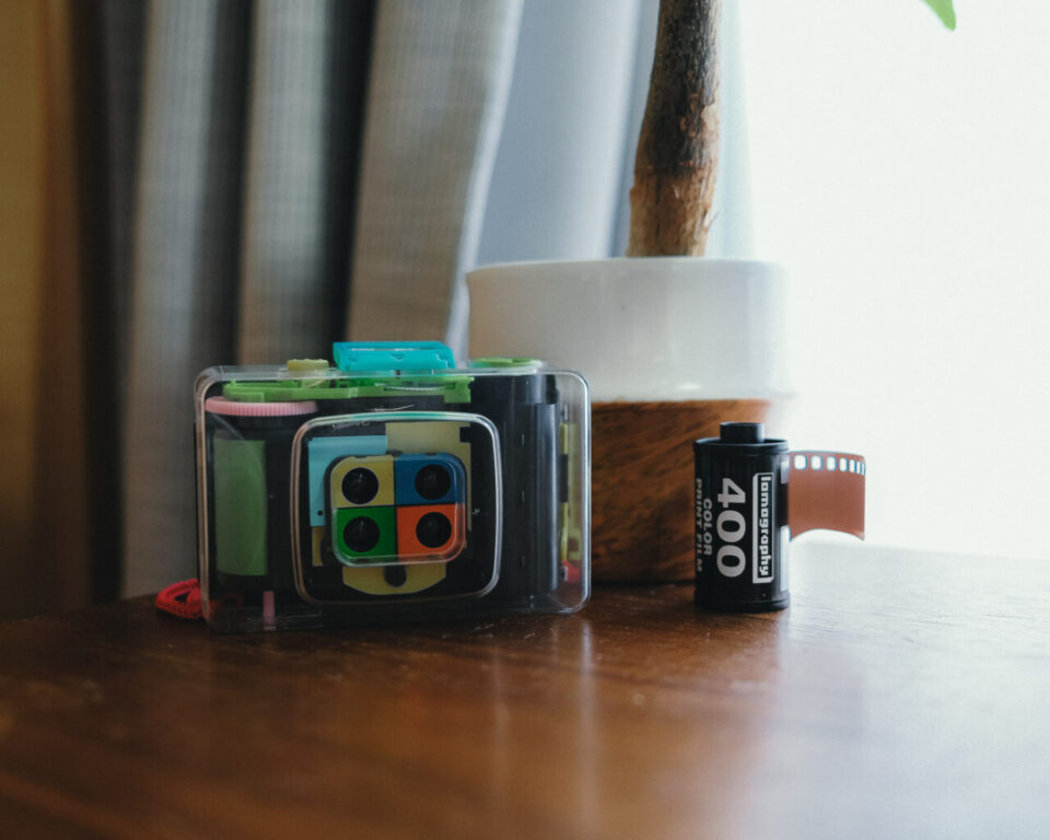 【作例あり】lomographyのフィルムカメラaction samplerとLOMOKINOの使い方Penful｜ペンフル